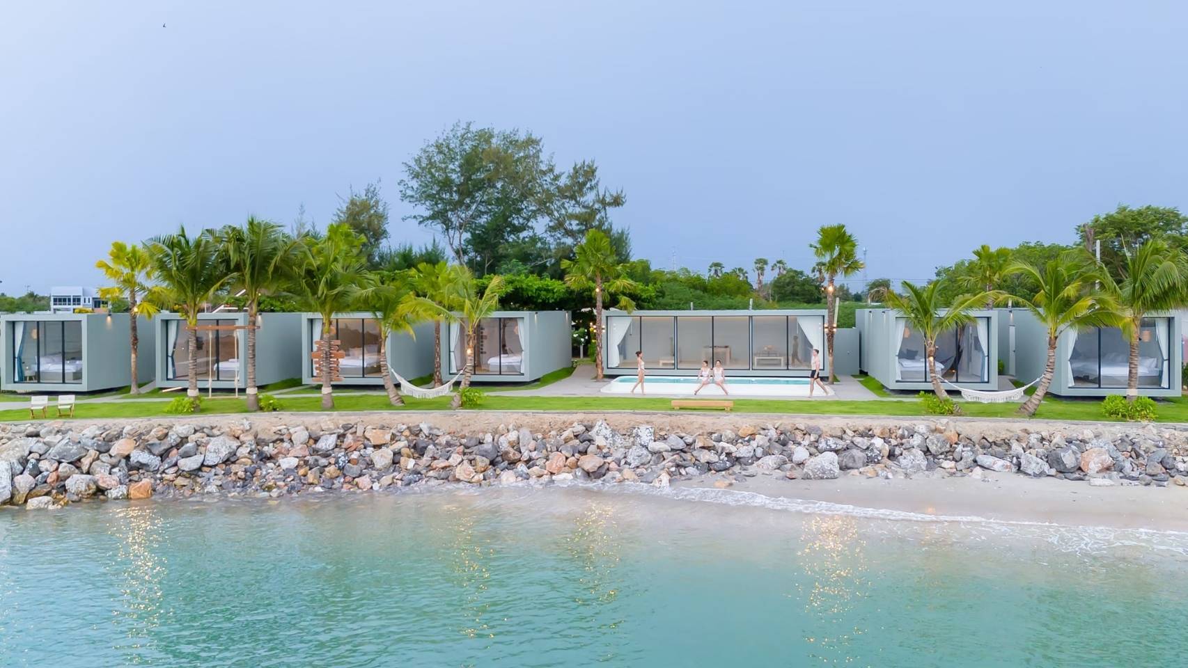พูลวิลล่าชะอำติดทะเลหาดเจ้าสำราญ บ้าน Rest-Blue beachfront 7 ห้องนอน 🌊 ...