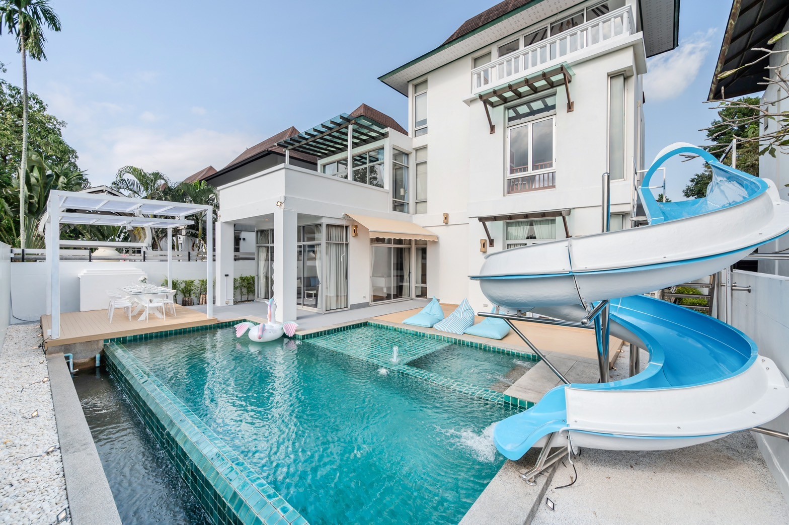 พูลวิลล่าพัทยา Strom-Sky Poolvilla - 4 ห้องนอน